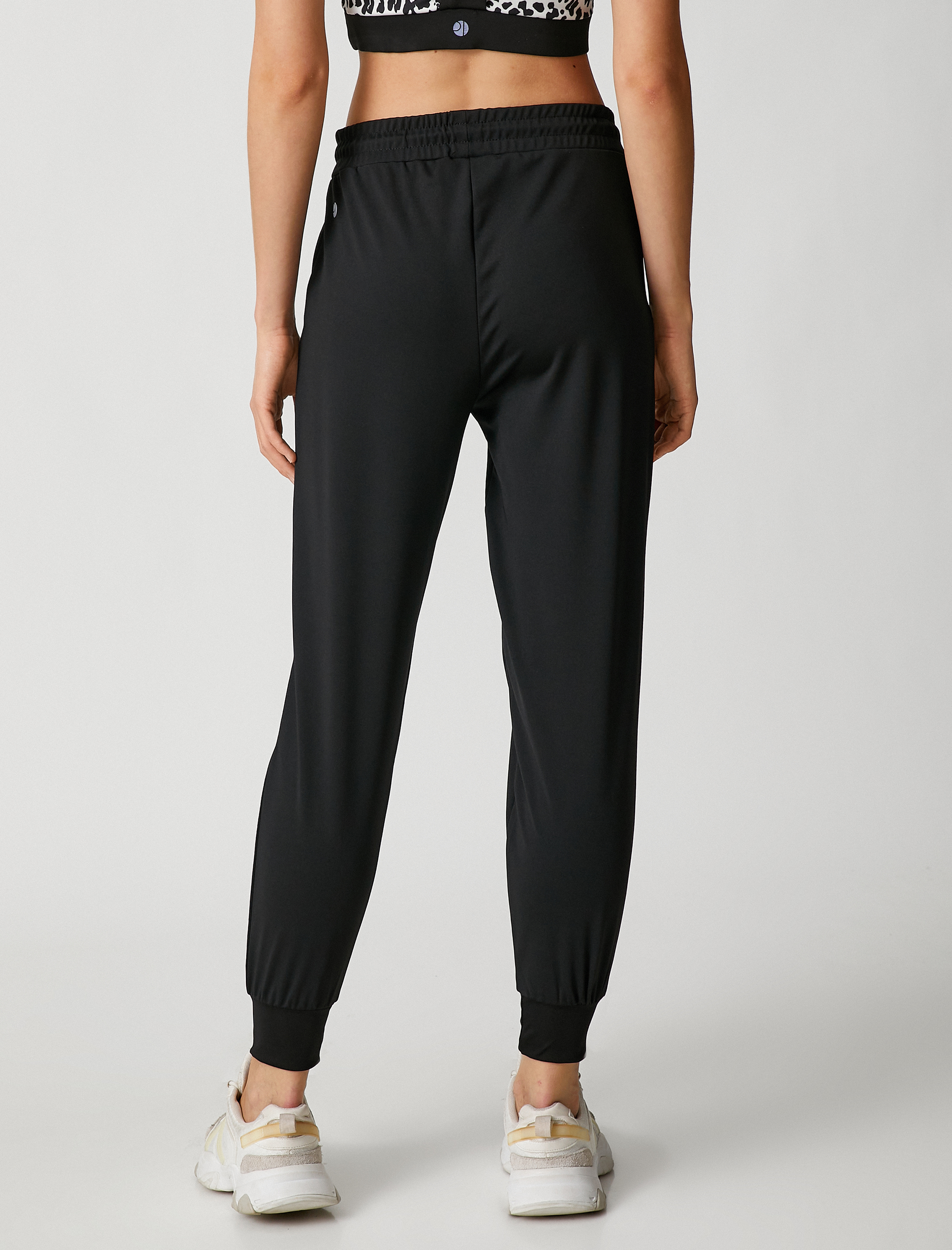 Siyah Kadın Jogger Eşofman Altı Cepli Beli Bağlamalı 3WAK40107NK | Koton