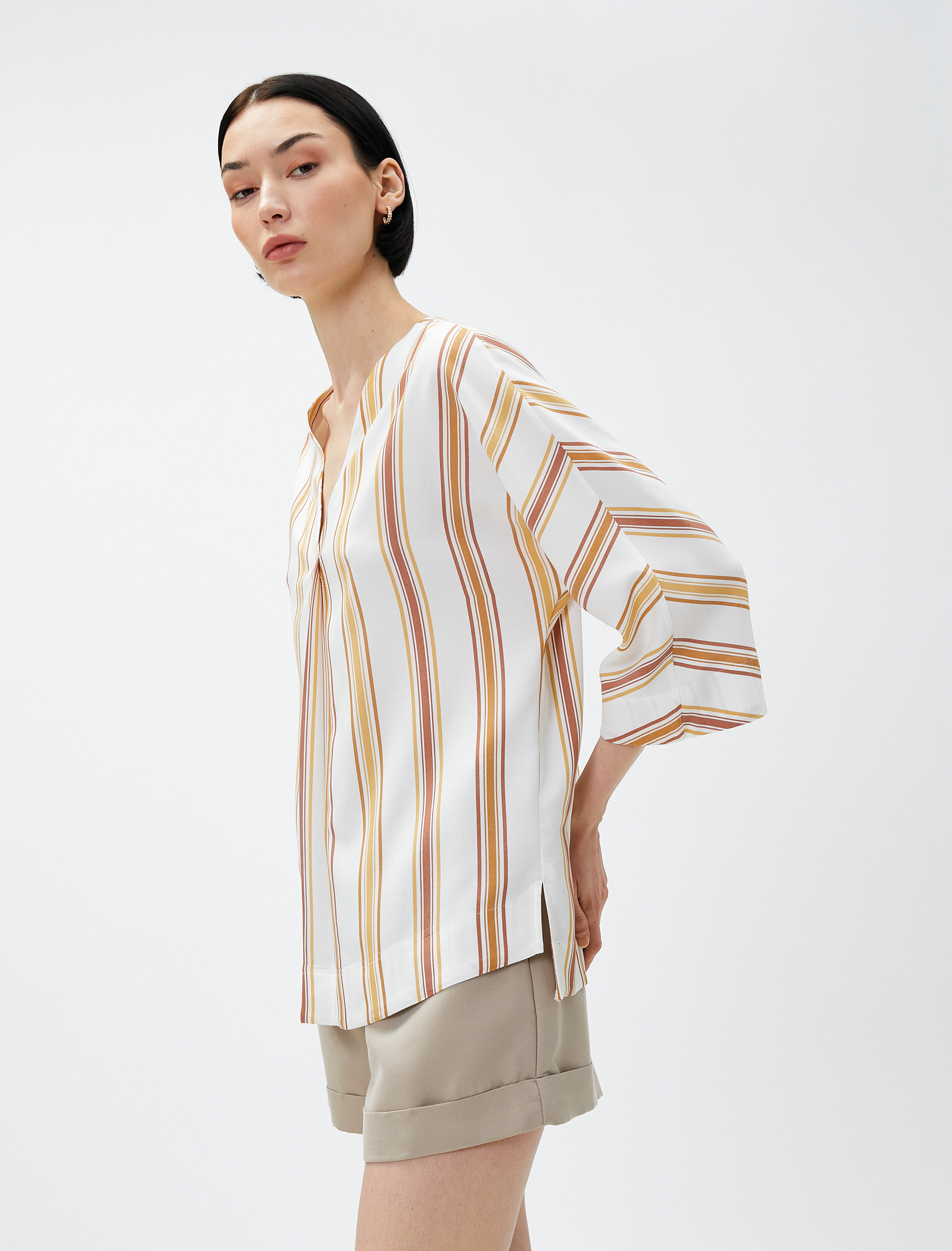 Kahve Kadın V Yaka Bluz Pile Detaylı 3SAK60069CW | Koton